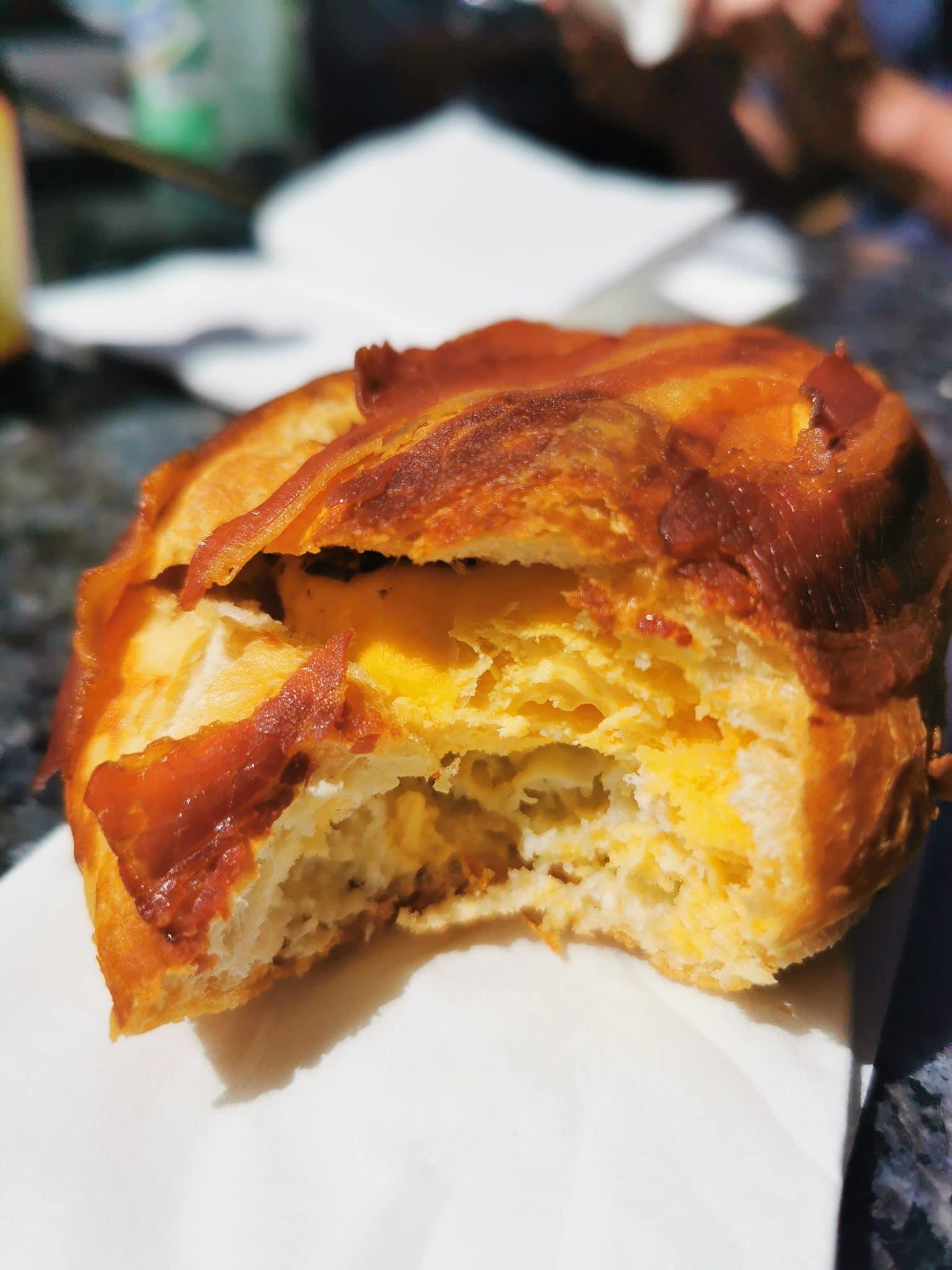 Egg & Bacon Bun – Snik and tasty